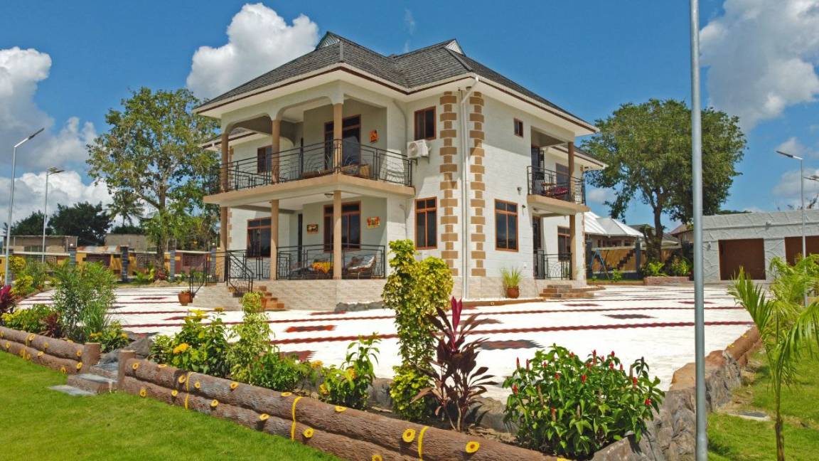 200 M² Villa ∙ 5 Bedrooms ∙ 10 Guests - Dar es Salaam