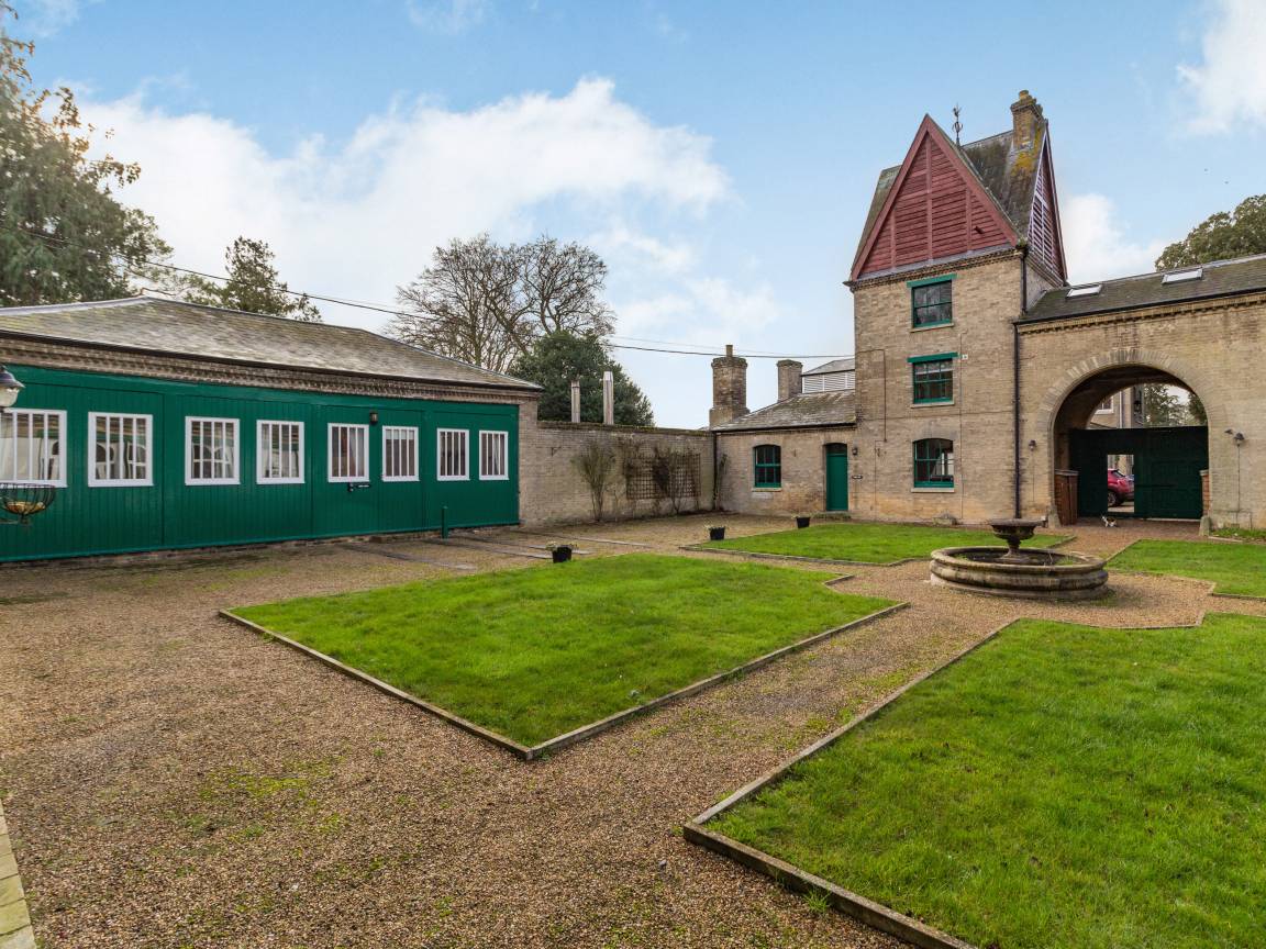 Cottage ∙ 3 Bedrooms ∙ 8 Guests - Stowmarket