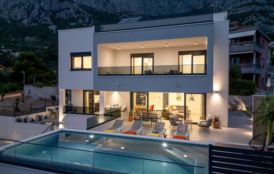 330 M² Ferienhaus ∙ 3 Schlafzimmer ∙ 6 Gäste - Makarska