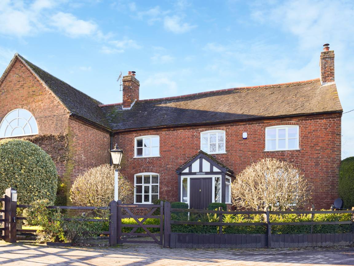 Apartment ∙ 2 Bedrooms ∙ 4 Guests - Tamworth Castle