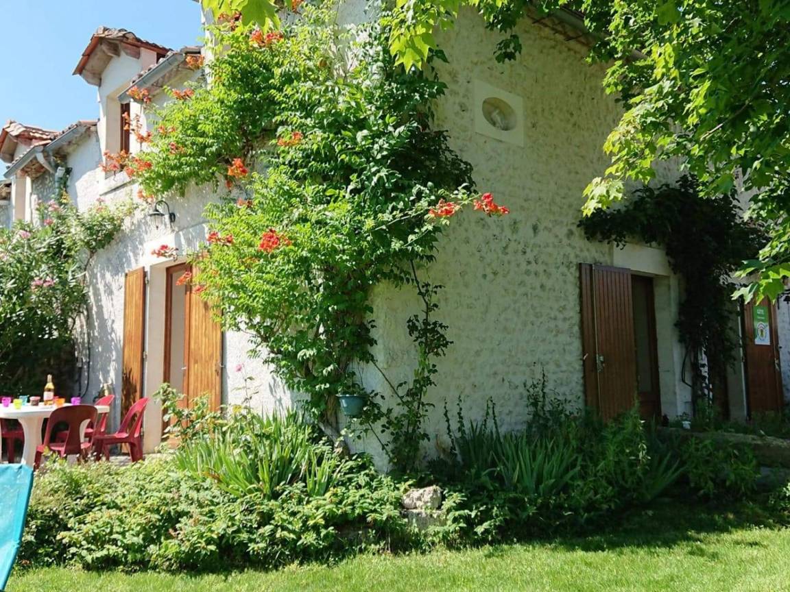 100 M² Cottage ∙ 3 Bedrooms ∙ 6 Guests - Charente