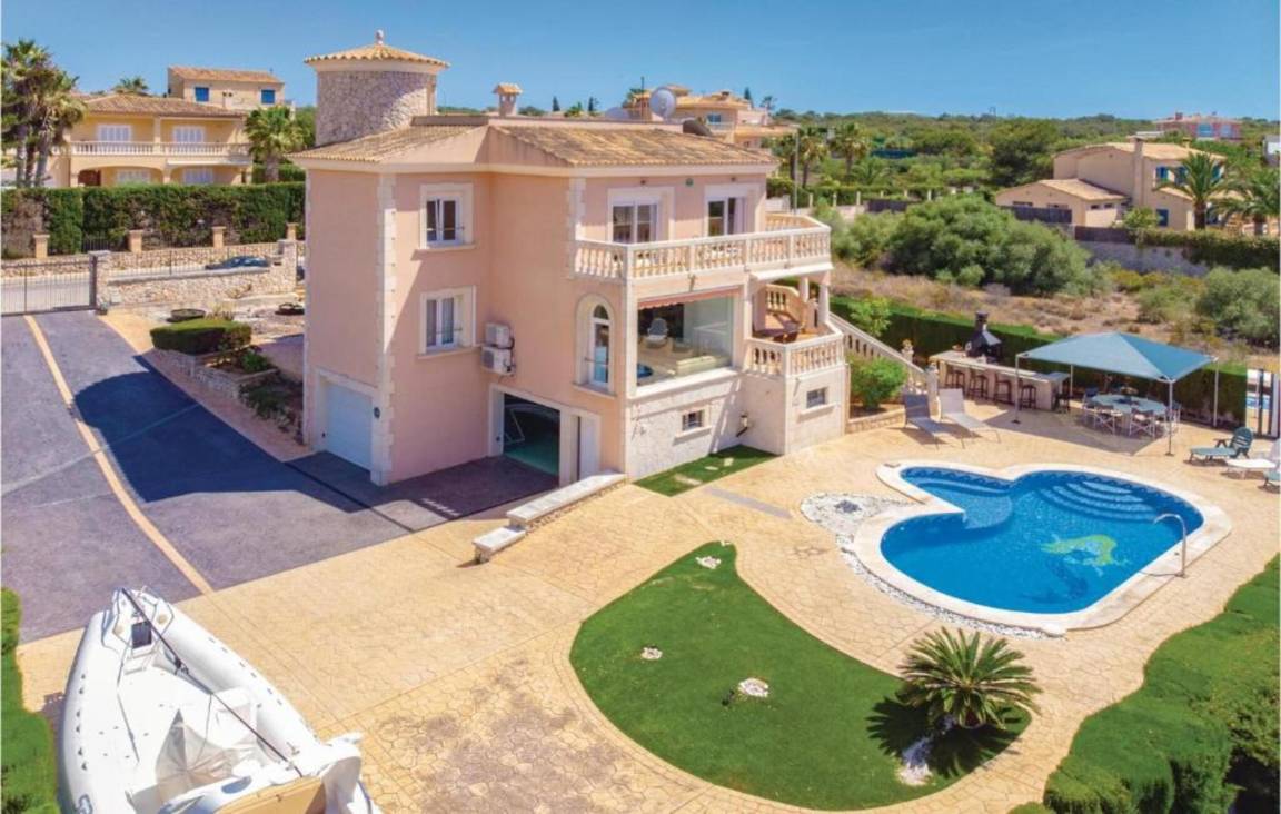 400 M² Villa ∙ 5 Habitaciones ∙ 7 Huéspedes - El Arenal