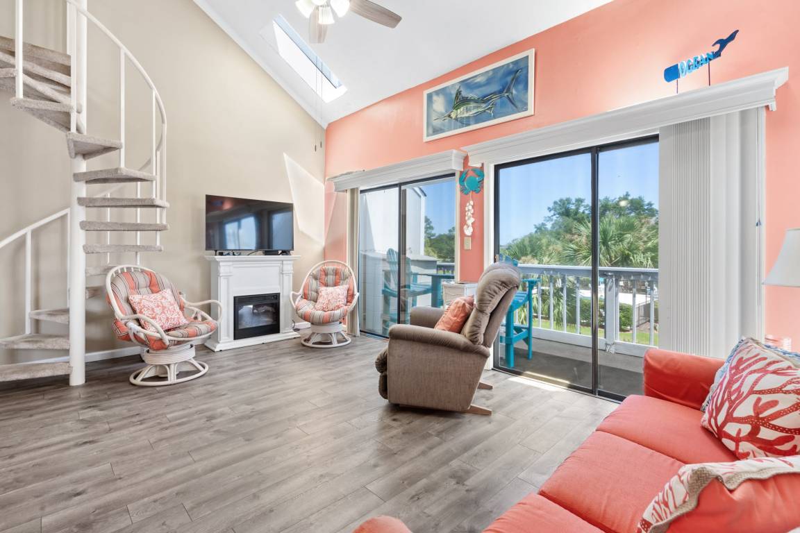 86 M² Loft ∙ 2 Bedrooms ∙ 5 Guests - Murrells Inlet, SC