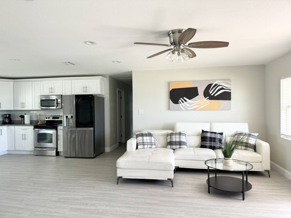 1800 M² House ∙ 4 Bedrooms ∙ 10 Guests - Largo, FL