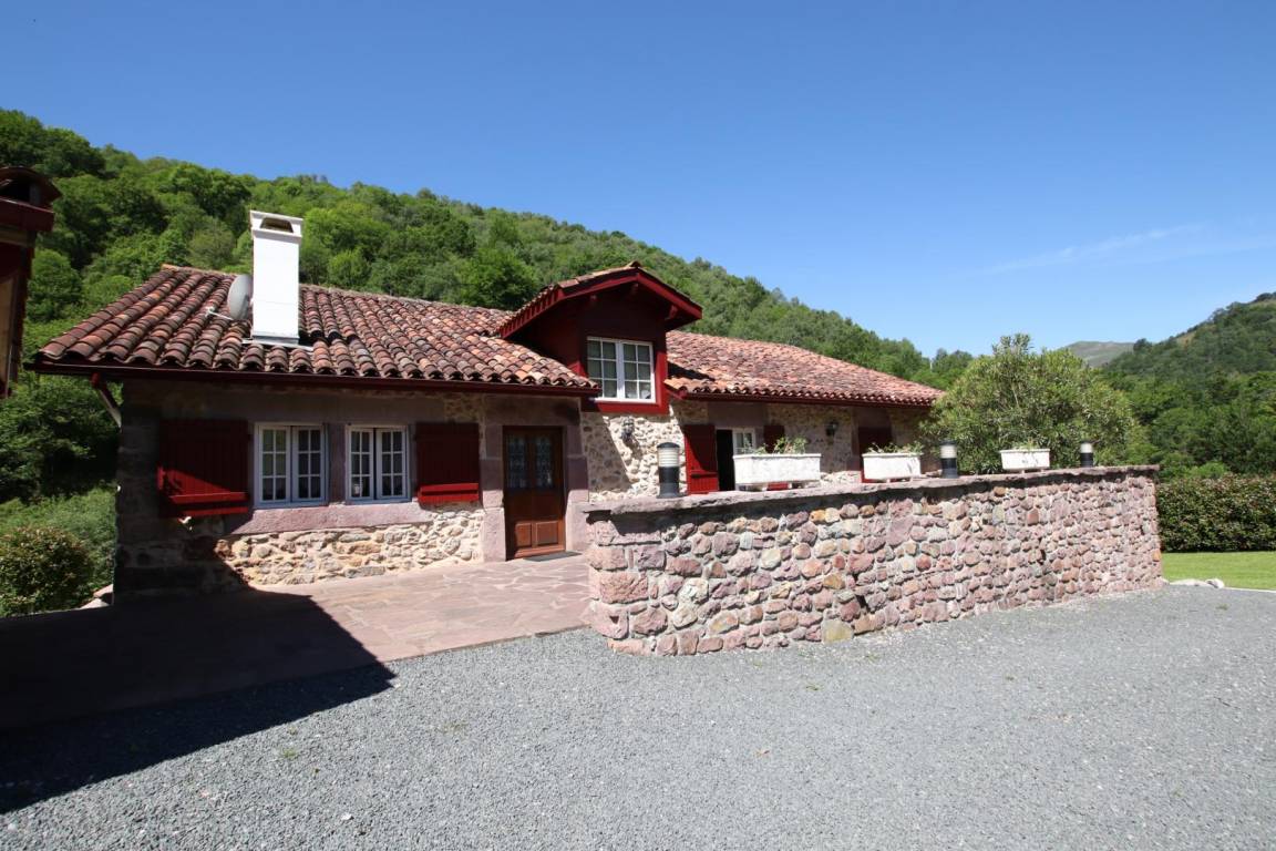 150 M² Gîte ∙ 4 Chambres ∙ 8 Personnes - Saint-Jean-Pied-de-Port