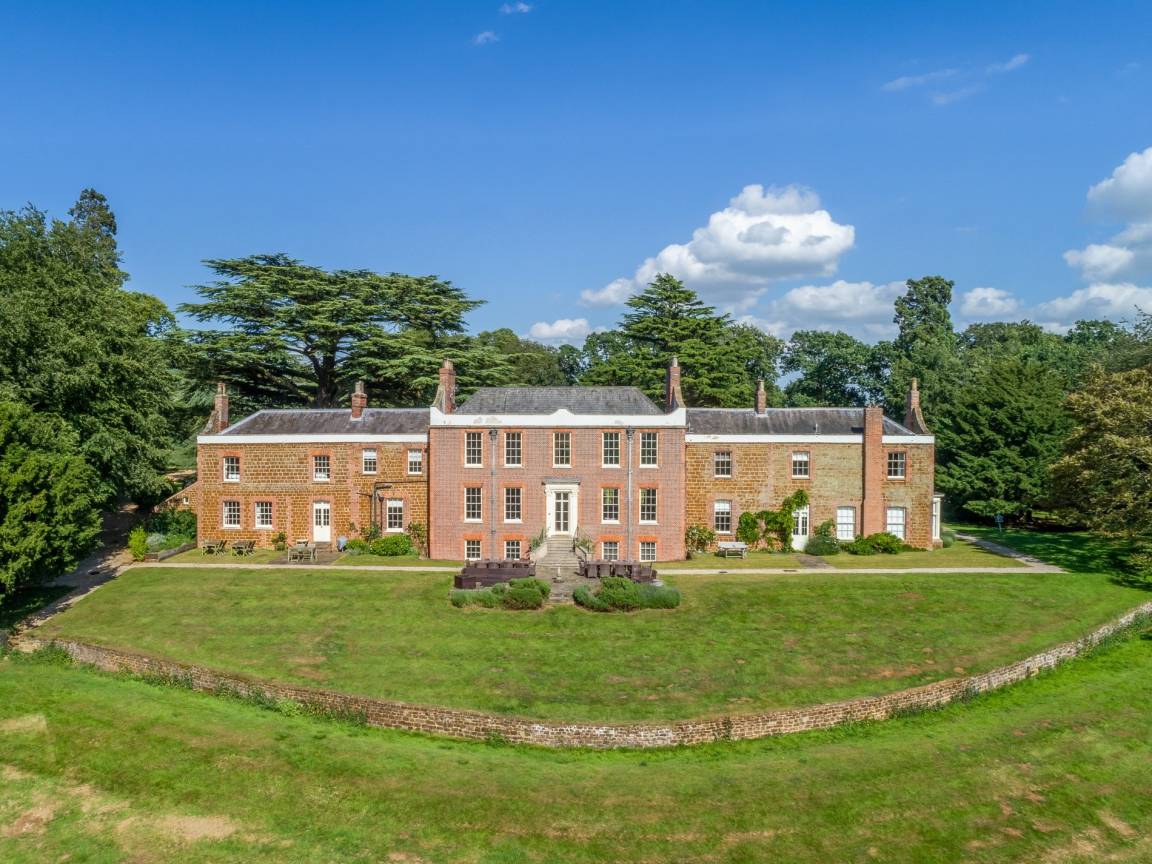 Cottage ∙ 9 Bedrooms ∙ 18 Guests - Norfolk
