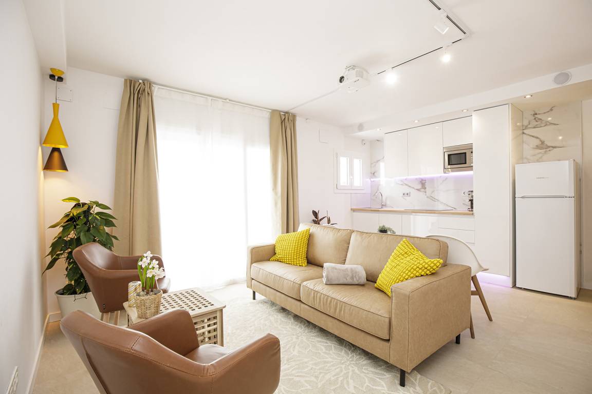 68 M² Apartment ∙ 3 Bedrooms ∙ 5 Guests - Girona