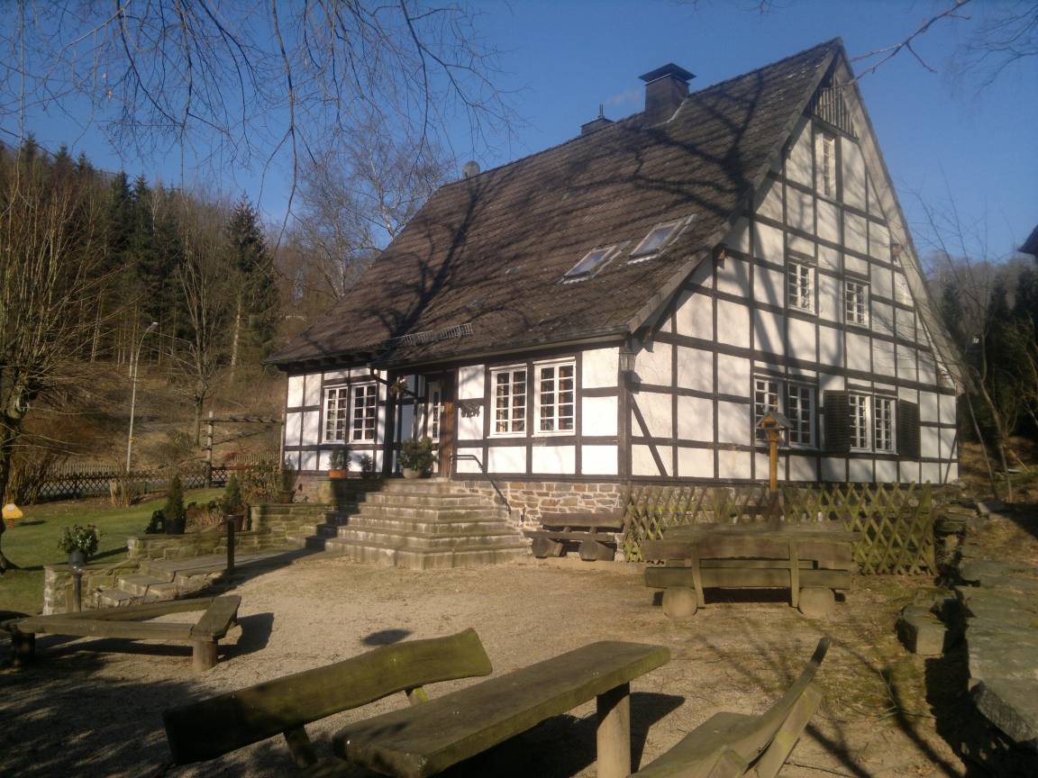 240 M² Ferienhaus ∙ 4 Schlafzimmer ∙ 18 Gäste - Olpe
