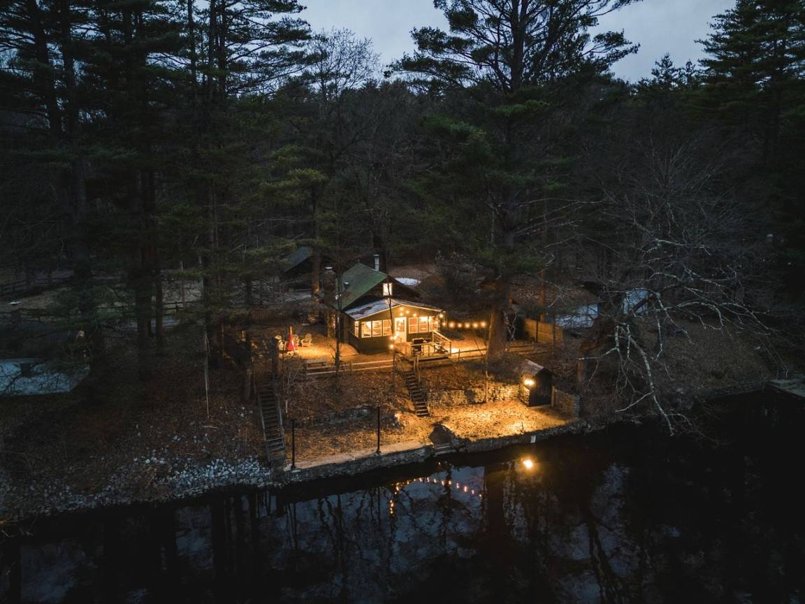 House ∙ 2 Bedrooms ∙ 7 Guests - Corinth, NY