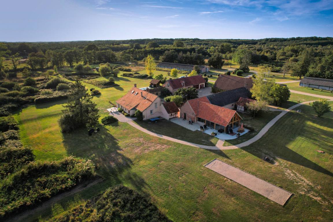 300 M² Fazenda ∙ 8 Quartos ∙ 40 Hóspedes - Loire