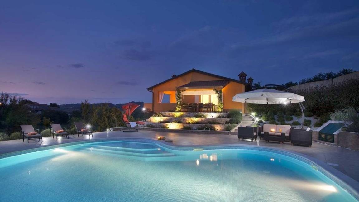 450 M² Villa ∙ 5 Bedrooms ∙ 10 Guests - Motovun