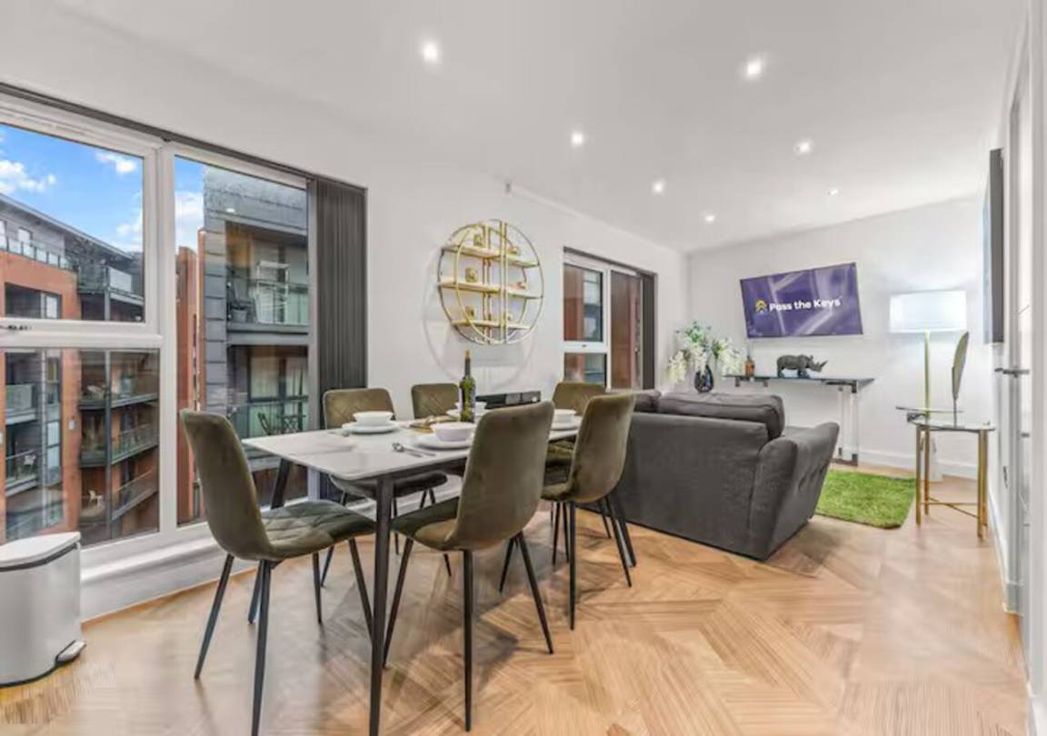 93 M² Apartment ∙ 2 Bedrooms ∙ 4 Guests - Manchester