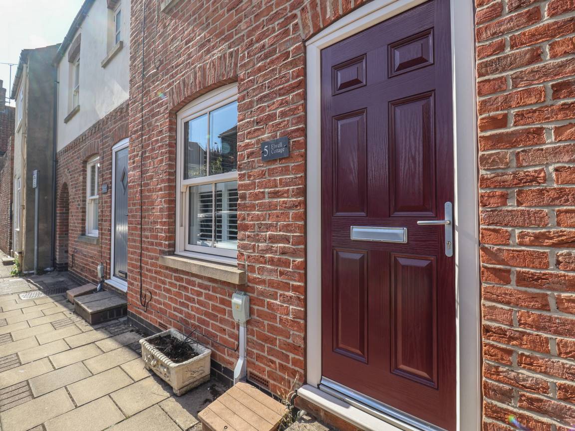 Cottage ∙ 2 Bedrooms ∙ 3 Guests - Kingston upon Hull