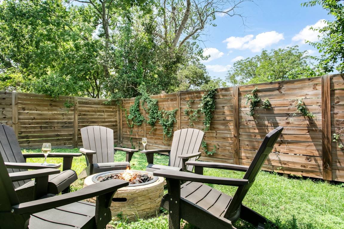 House ∙ 3 Bedrooms ∙ 8 Guests - Fredericksburg, TX