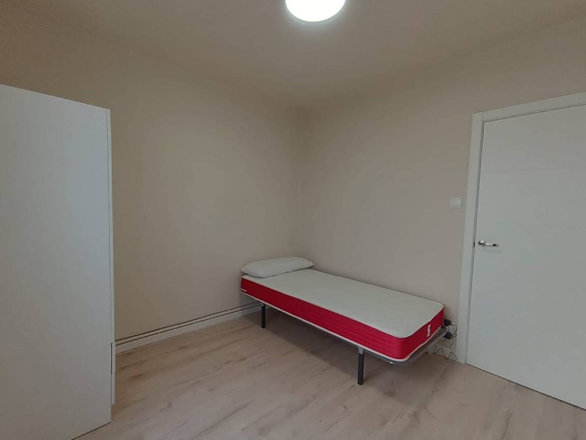 110 M² Habitación Privada ∙ 1 Habitación ∙ 2 Huéspedes - Pamplona, España
