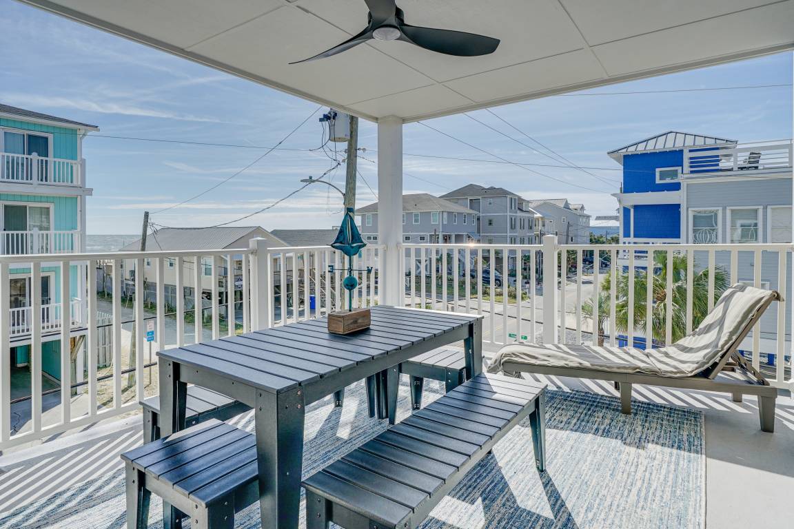 111 M² Apartment ∙ 3 Bedrooms ∙ 8 Guests - Carolina Beach, NC