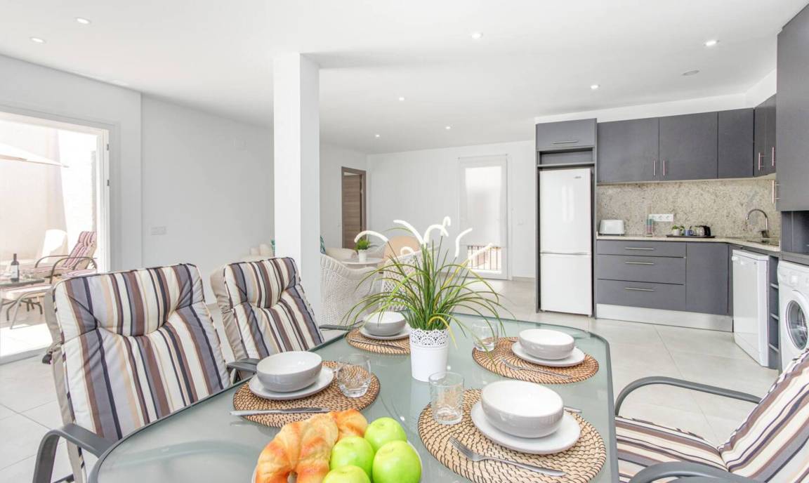 81 M² Ferienhaus ∙ 2 Schlafzimmer ∙ 4 Gäste - Empuriabrava