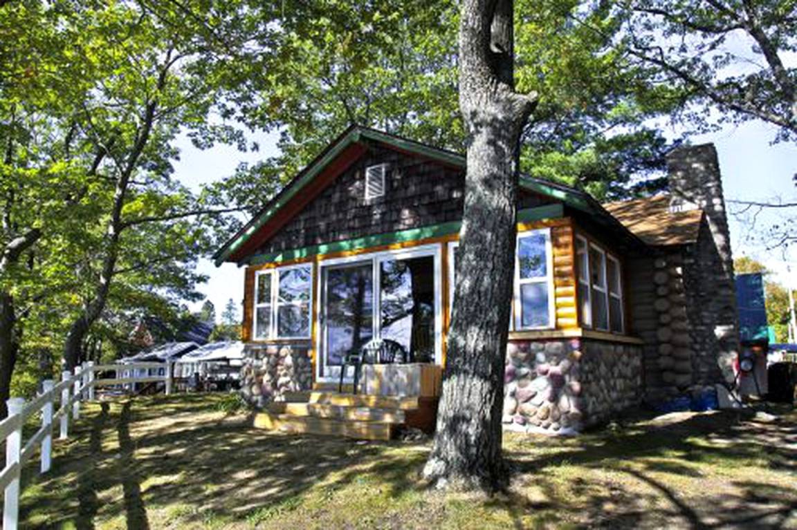 House ∙ 2 Bedrooms ∙ 12 Guests - All Seasons Resort, Carp Lake