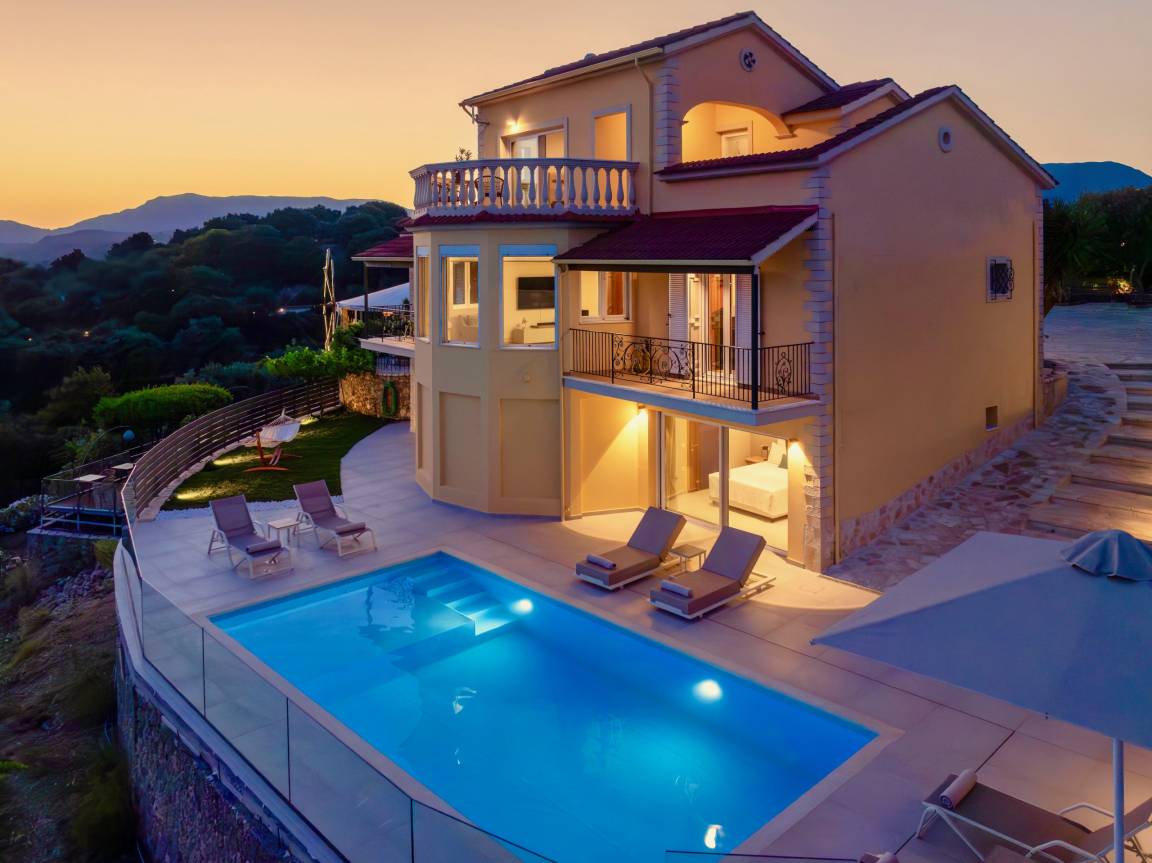 220 M² Villa ∙ 4 Bedrooms ∙ 9 Guests - Corfu