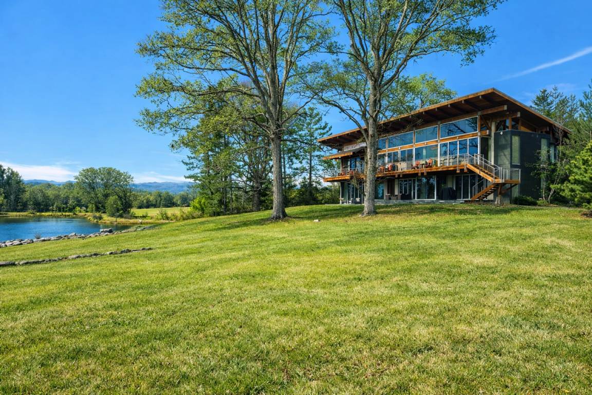 620 M² House ∙ 5 Bedrooms ∙ 14 Guests - Hendersonville, NC