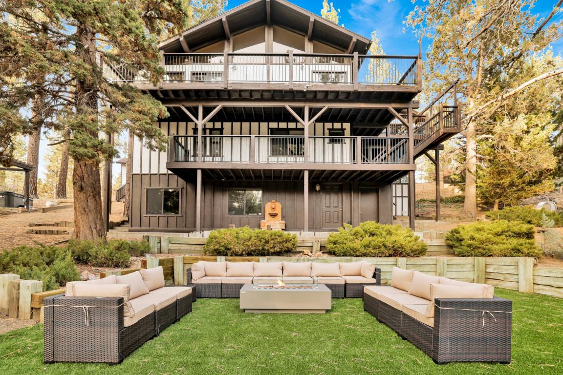 291 M² Cabin ∙ 5 Bedrooms ∙ 16 Guests - Big Bear Lake, CA