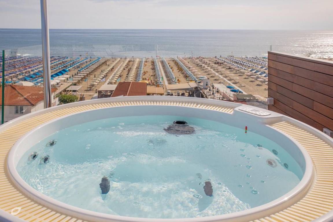 116 M² Apartment ∙ 3 Bedrooms ∙ 8 Guests - Viareggio