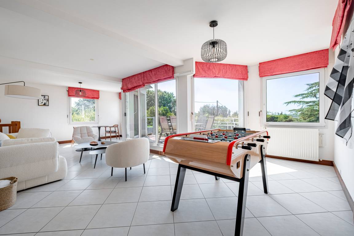 240 M² Maison De Vacances ∙ 5 Chambres ∙ 11 Personnes - Séné