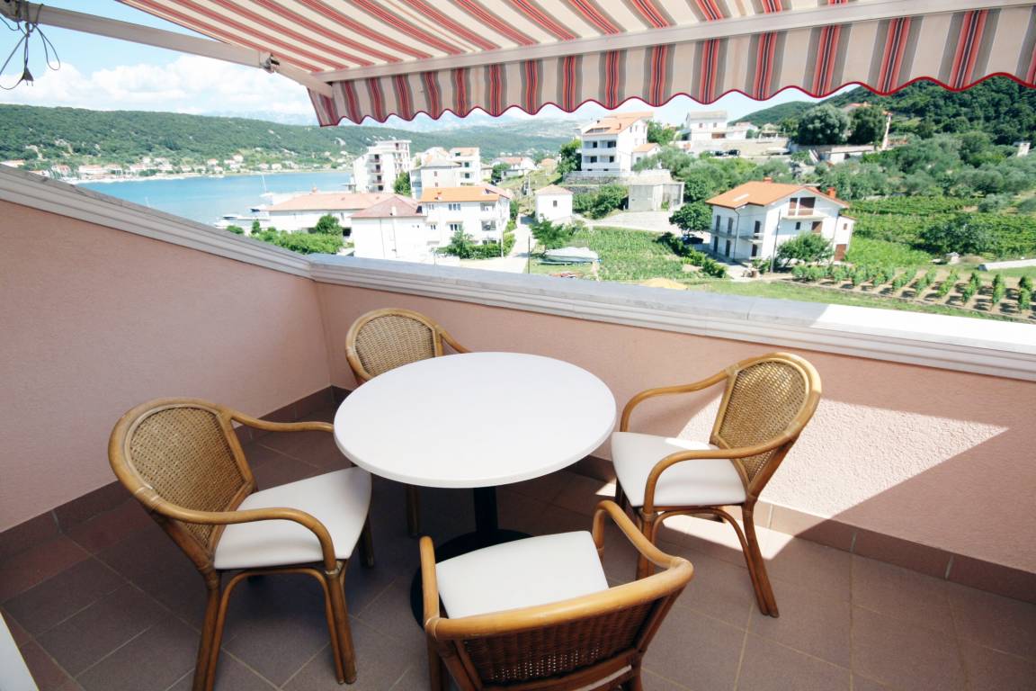 85 M² Ferienwohnung ∙ 2 Schlafzimmer ∙ 4 Gäste - Lopar