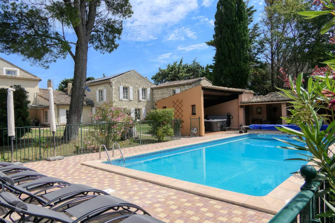 400 M² Villa ∙ 6 Chambres ∙ 16 Personnes - Pierrelatte