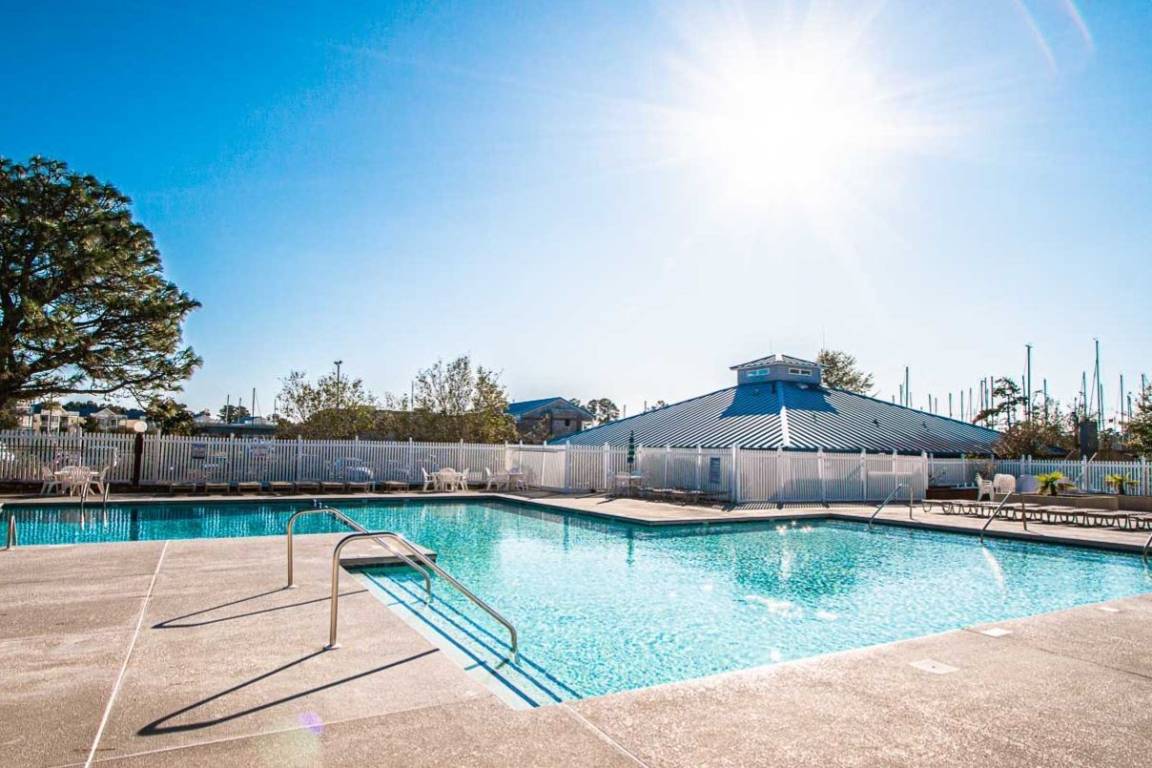 Condo ∙ 2 Bedrooms ∙ 6 Guests - North Carolina