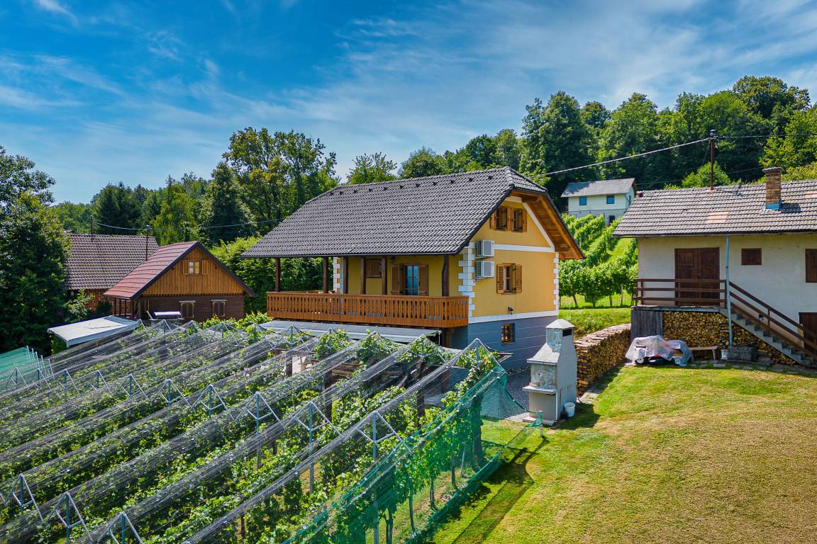 70 M² Huis ∙ 2 Slaapkamers ∙ 6 Gasten - Slovenië
