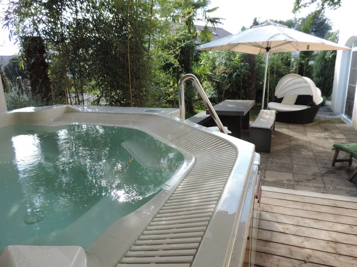 150 M² Apartment ∙ 3 Bedrooms ∙ 6 Guests - Friedrichshafen