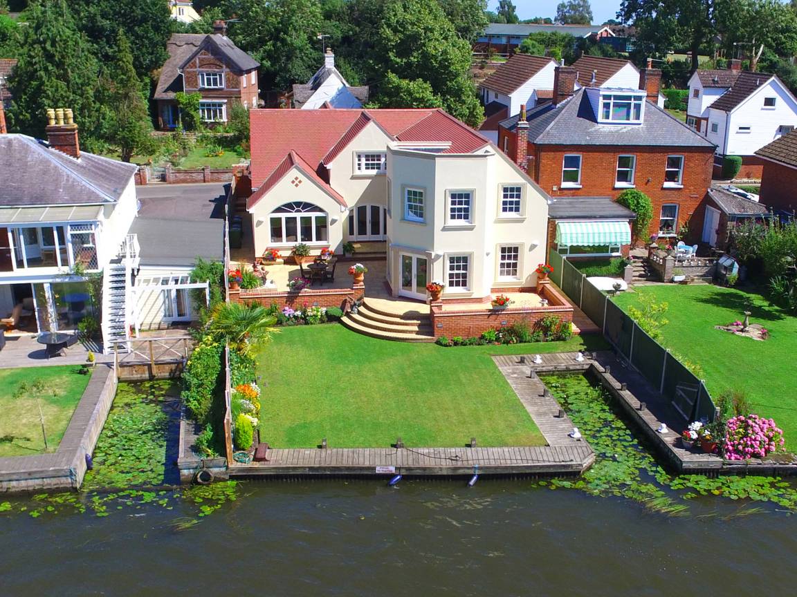 Cottage ∙ 5 Bedrooms ∙ 10 Guests - Horning