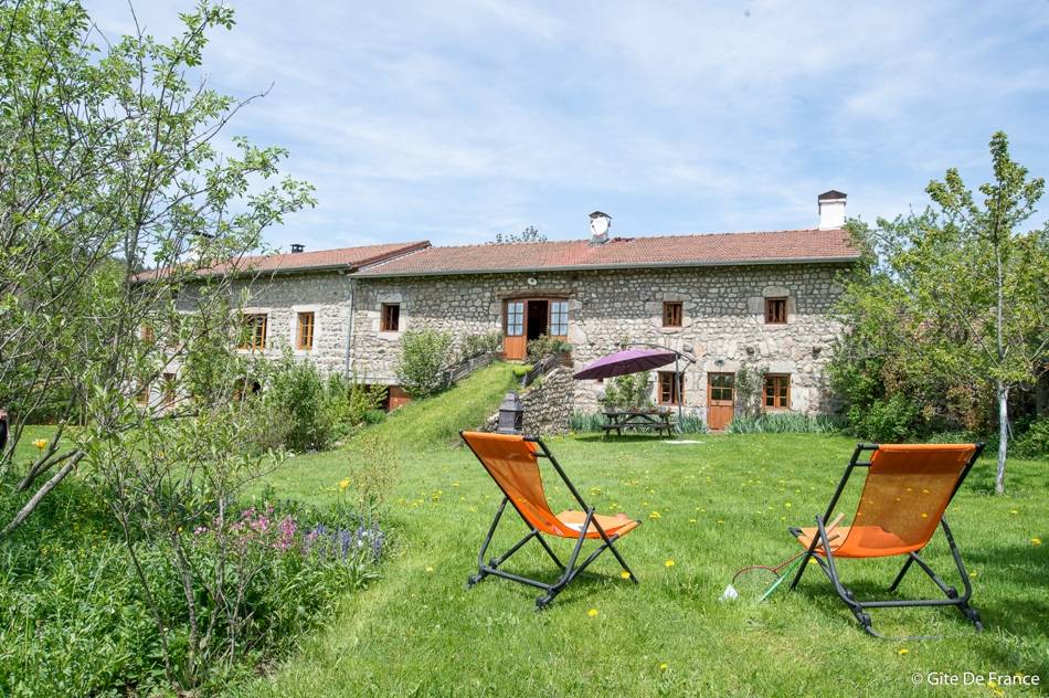 130 M² Gîte ∙ 3 Chambres ∙ 6 Personnes - Auvergne
