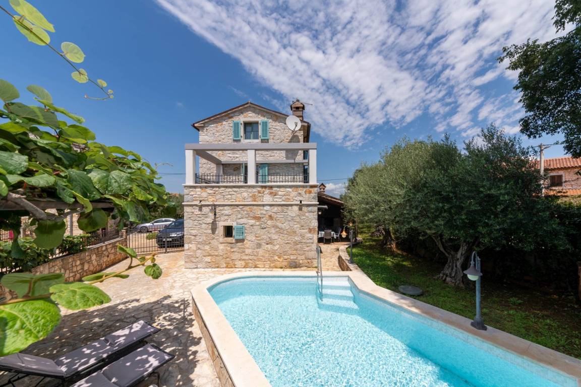 150 M² Villa ∙ 4 Bedrooms ∙ 8 Guests - Poreč