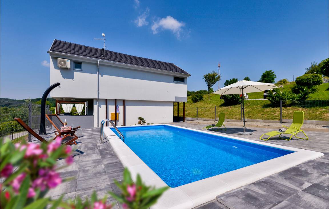 107 M² Ferienhaus ∙ 2 Schlafzimmer ∙ 6 Gäste - Lendava