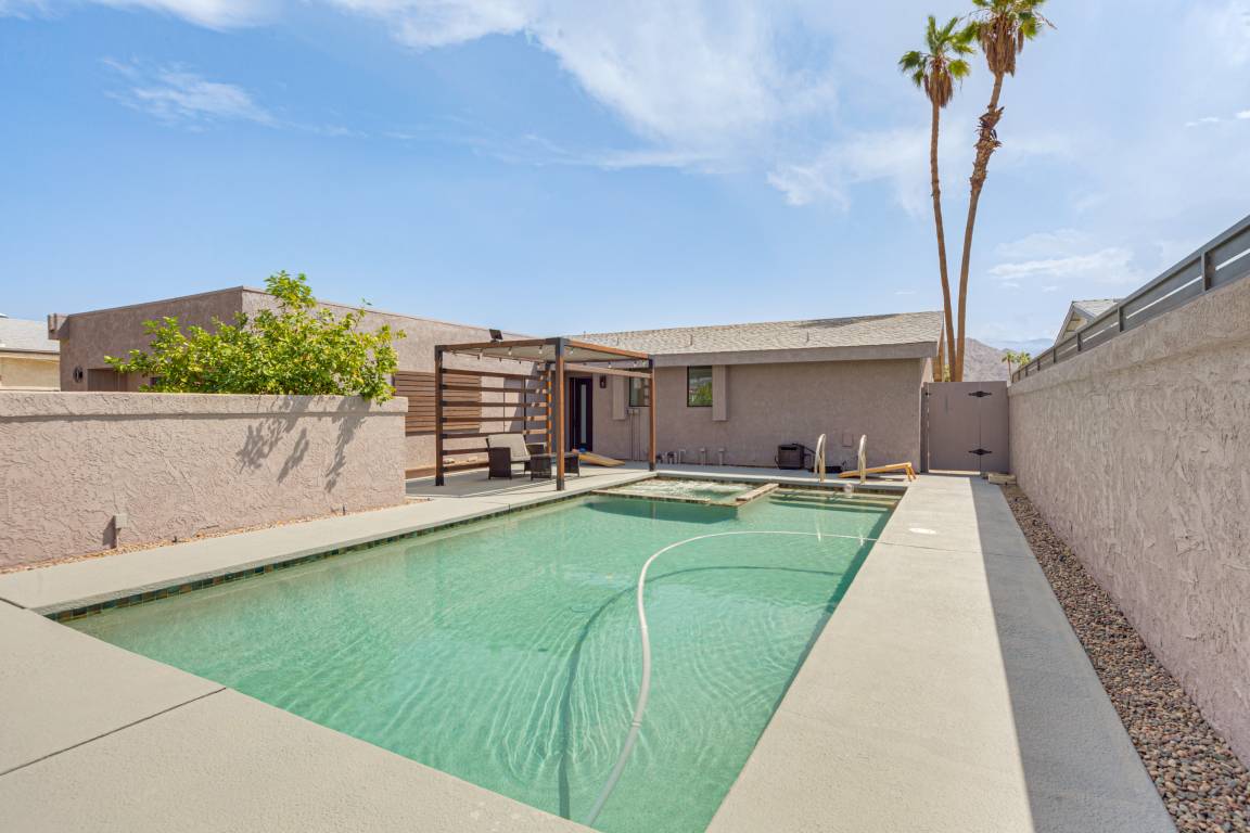 180 M² House ∙ 2 Bedrooms ∙ 4 Guests - Palm Desert, CA