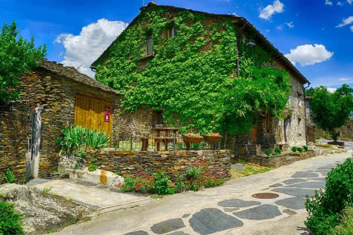180 M² House ∙ 5 Bedrooms ∙ 13 Guests - Campillo de Ranas