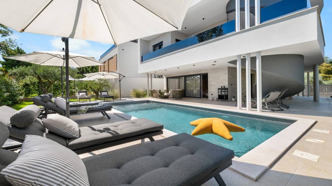202 M² Villa ∙ 3 Bedrooms ∙ 6 Guests - Novigrad