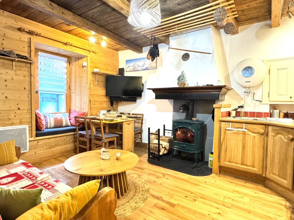 56 M² House ∙ 2 Bedrooms ∙ 4 Guests - Courchevel Le Praz, France