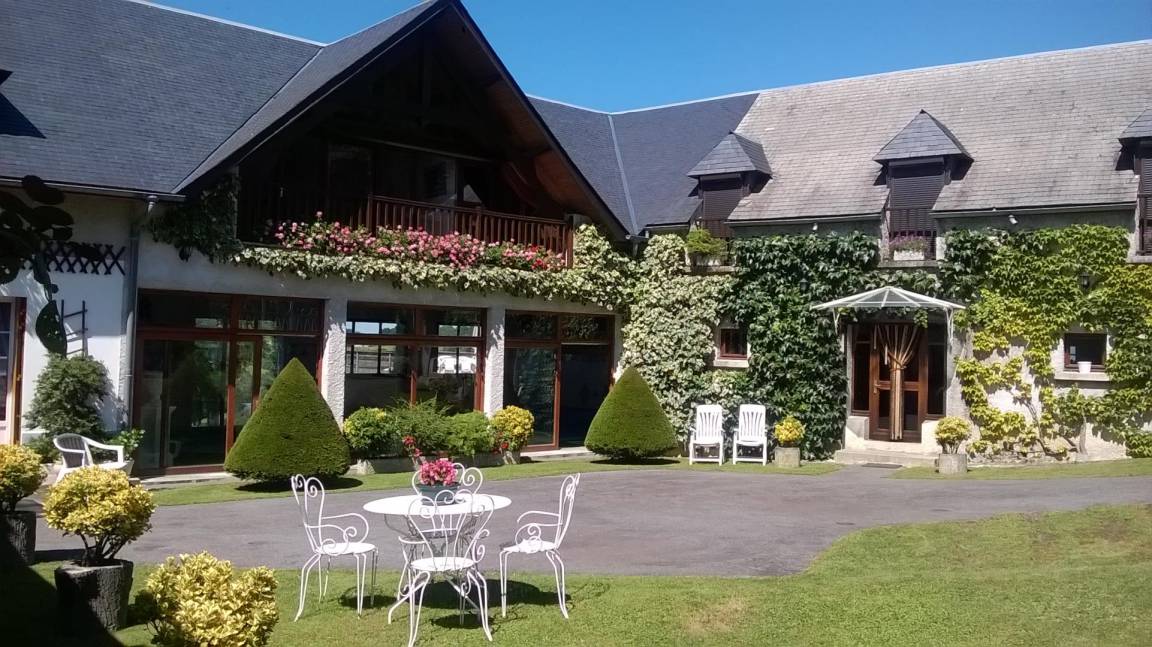 180 M² Gîte ∙ 6 Chambres ∙ 12 Personnes - Hautes-Pyrénées