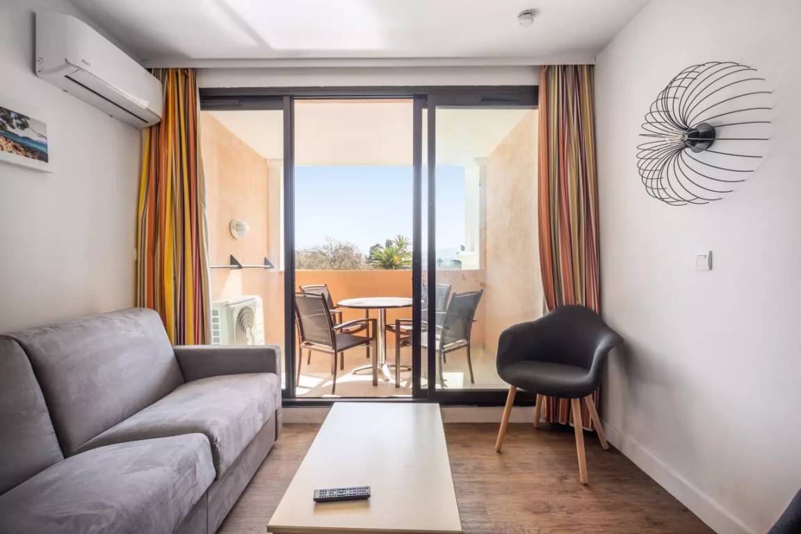 28 M² Studio Flat ∙ 1 Bedroom ∙ 4 Guests - Grimaud