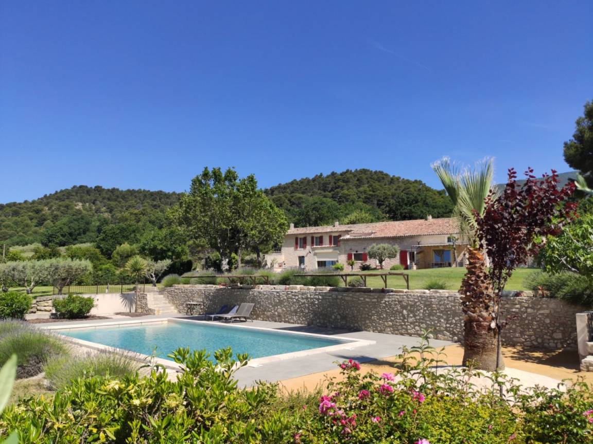 75 M² Gîte ∙ 2 Bedrooms ∙ 4 Guests - Cucuron