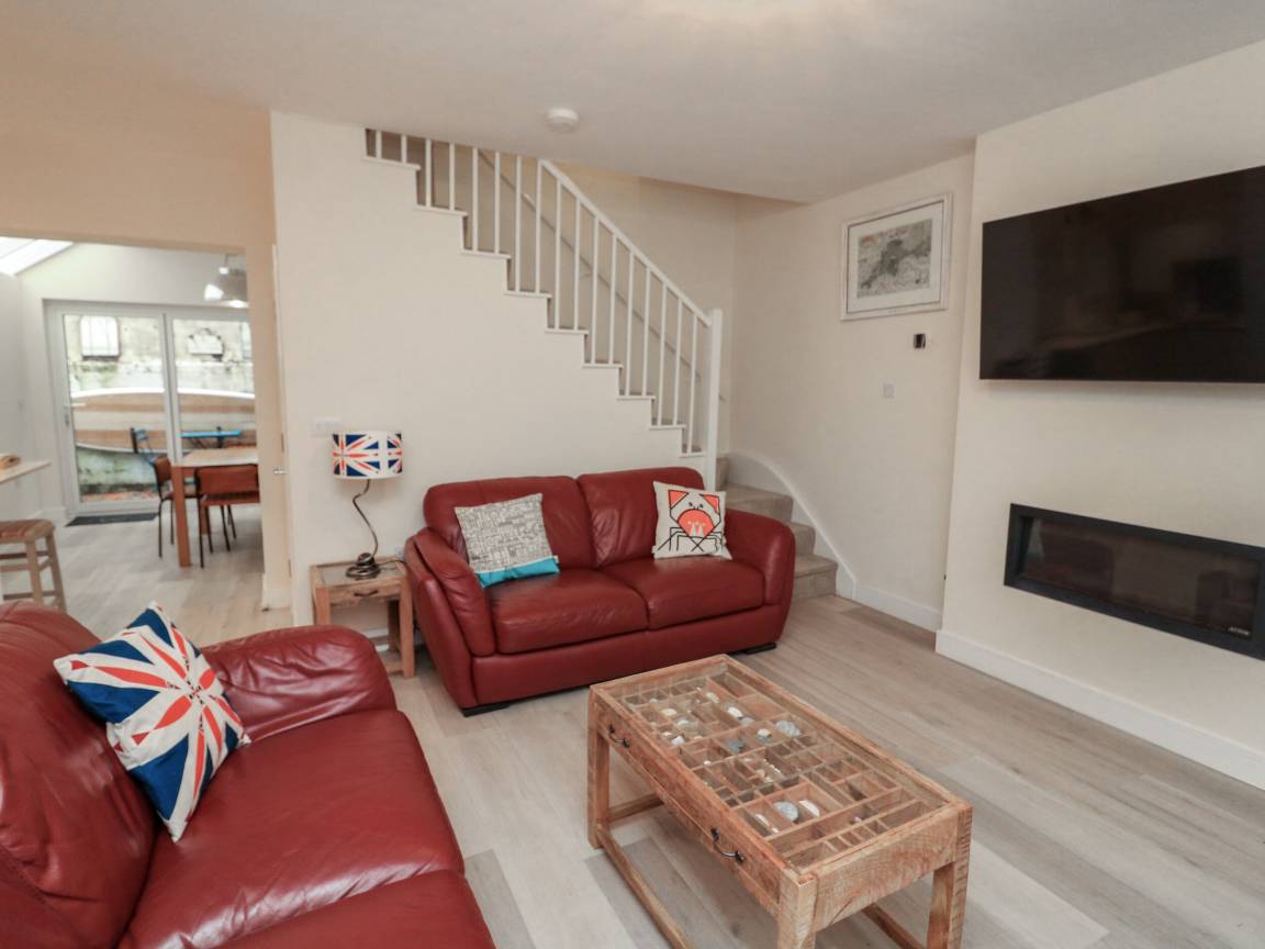 Cottage ∙ 2 Bedrooms ∙ 4 Guests - Dartmouth