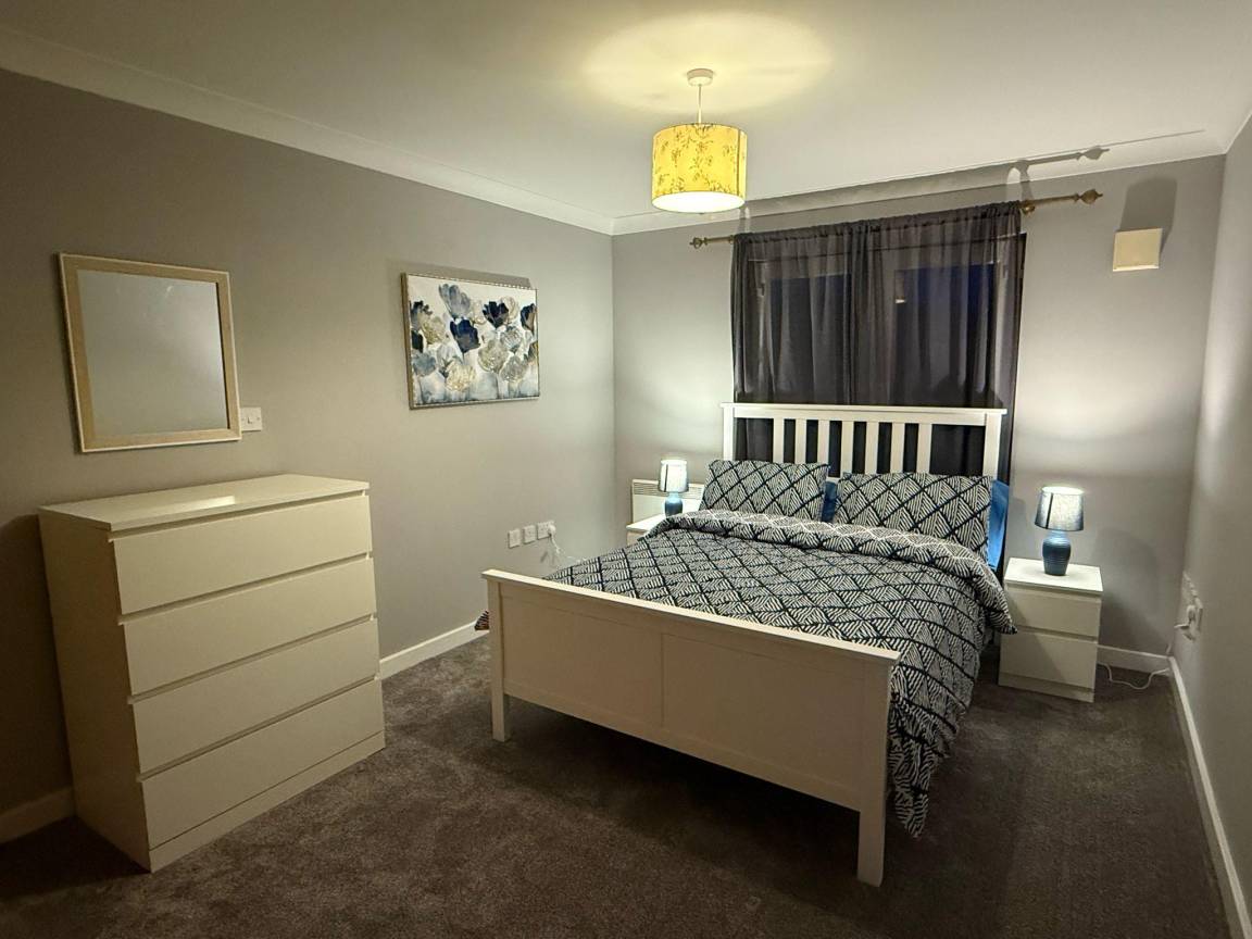 80 M² Apartment ∙ 2 Bedrooms ∙ 6 Guests - Bracknell