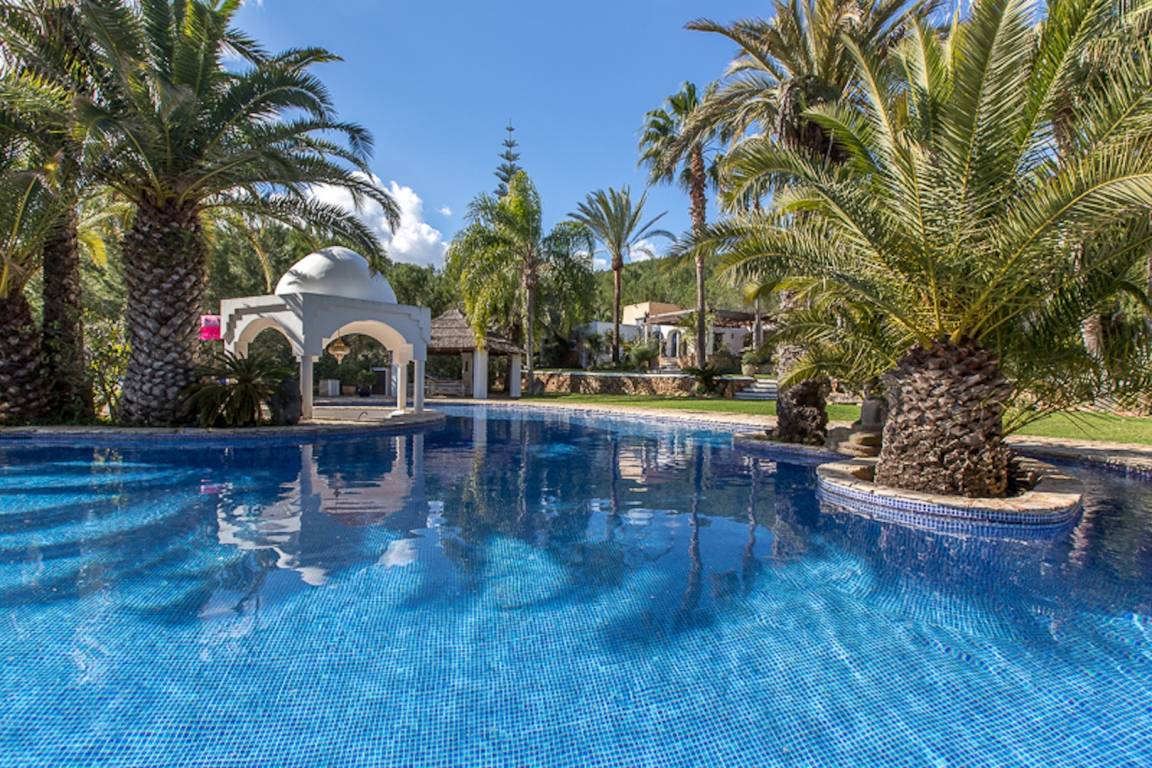 Villa ∙ 6 Bedrooms ∙ 12 Guests - Santa Eulària des Riu