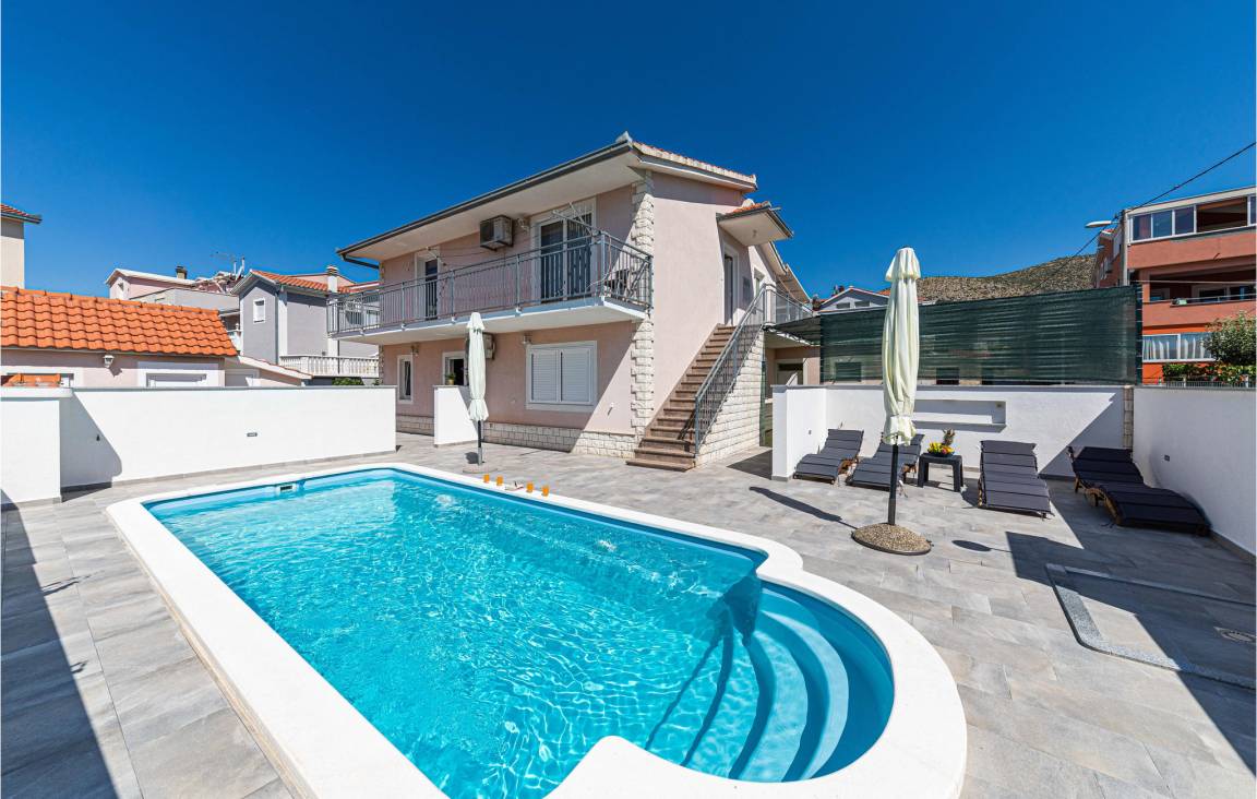 75 M² Ferienwohnung ∙ 2 Schlafzimmer ∙ 5 Gäste - Trogir