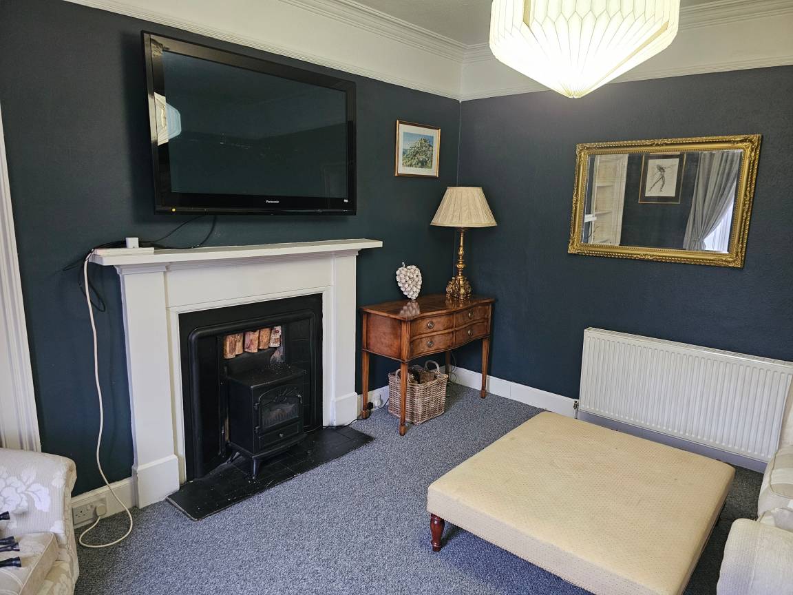 120 M² House ∙ 3 Bedrooms ∙ 6 Guests - Forfar