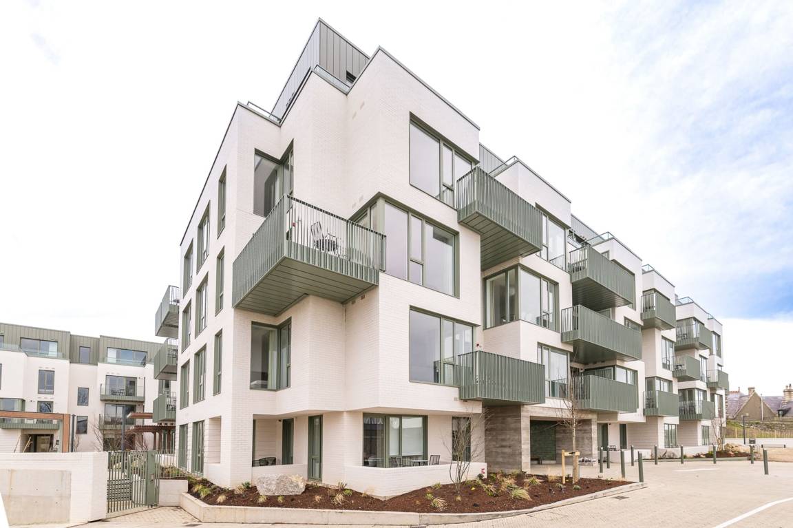 Apartment ∙ 2 Bedrooms ∙ 4 Guests - Bray