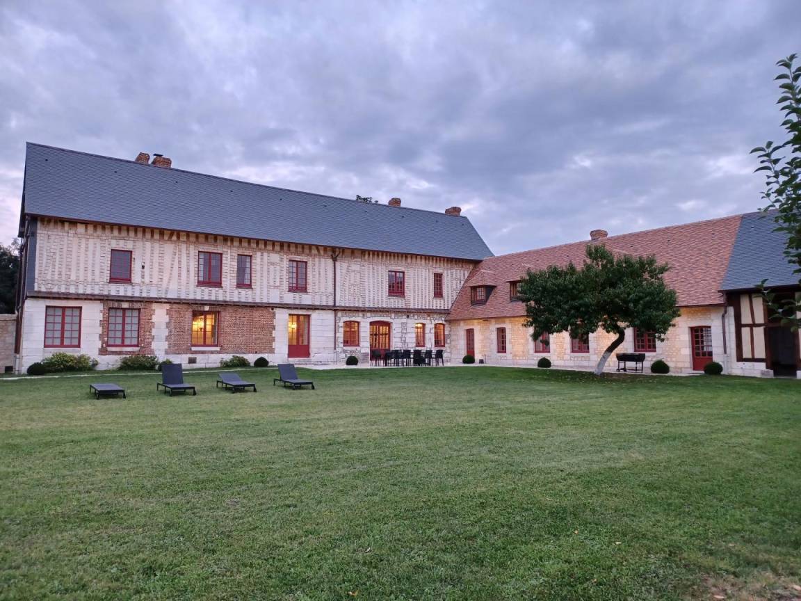 300 M² Mökki ∙ 5 Makuuhuonetta ∙ 12 Vierasta - Rouen